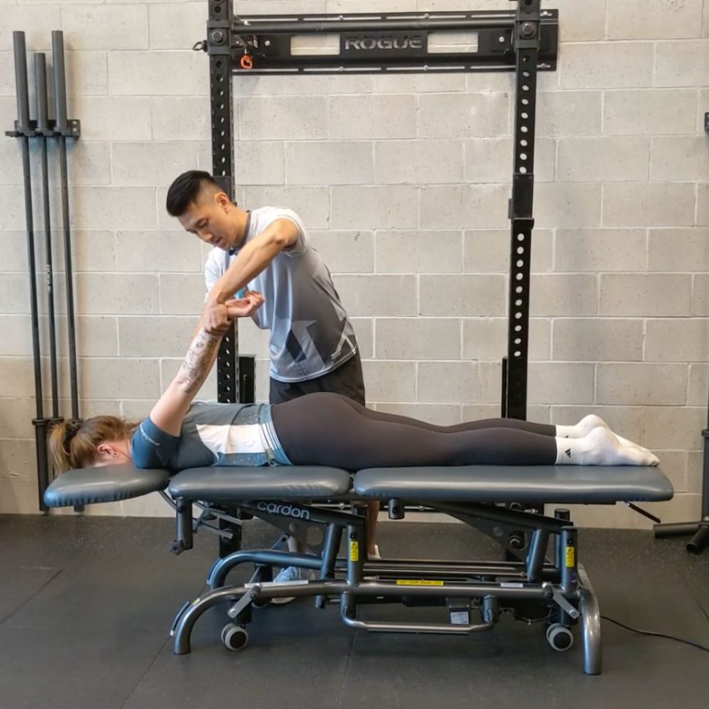 Assessing mobility when moving your arm behind your back – Lift Clinic