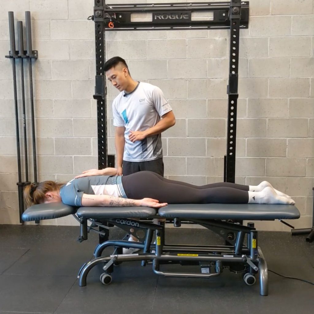 Assessing mobility when moving your arm behind your back – Lift Clinic